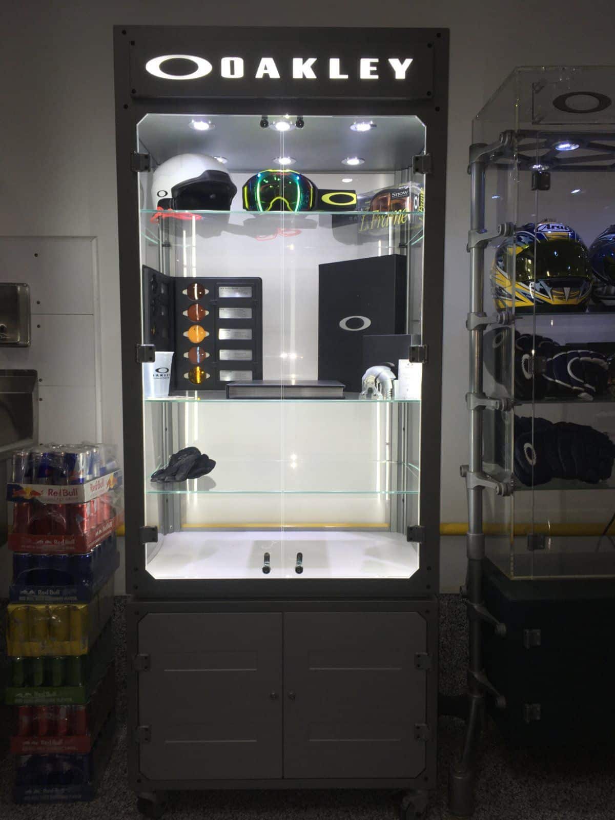 5 Places to Find Oakley Display Cases [And Buy Them]